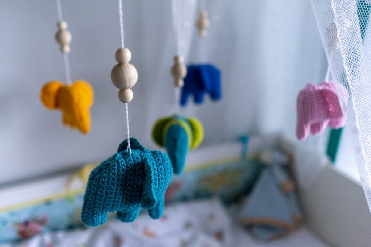 Make your own personalized crib mobile in 4 steps | NewFolks