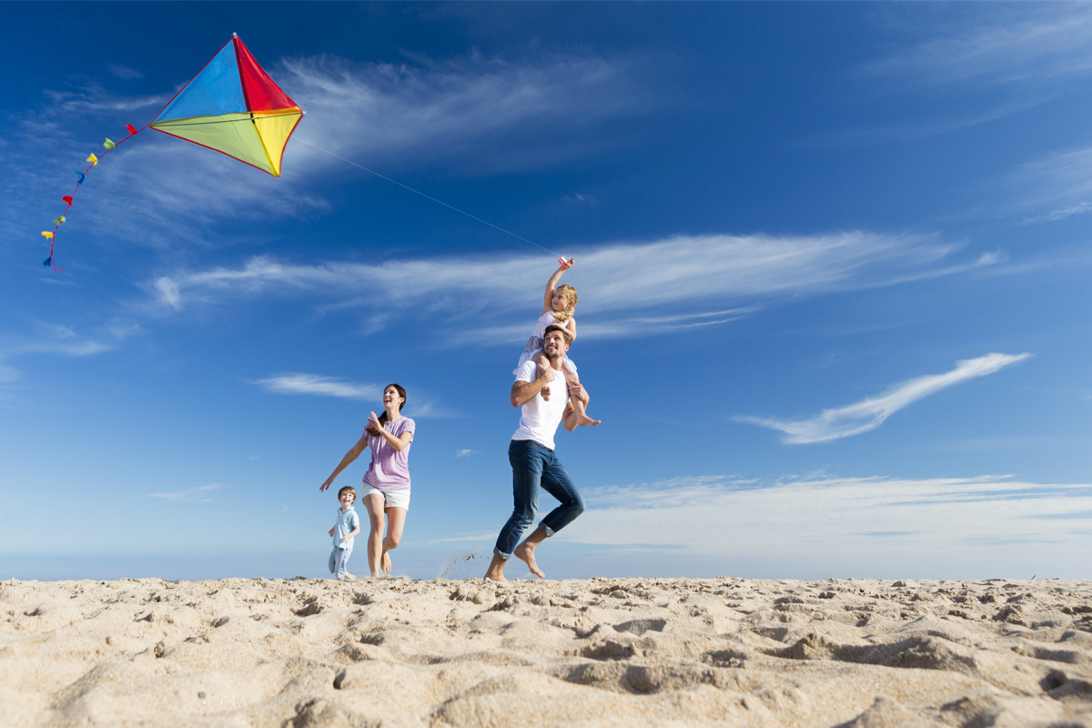 How to Fly Kites with Kids for First-Timers | NewFolks